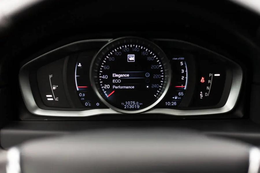Melns Volvo V70 2016 Rīga, ar dzinēja tilpumu 2.00 L un nobraukumu 213 tūkst. km par 8595 €, foto 13 vietnē AUTOMOTO.COM.LV
