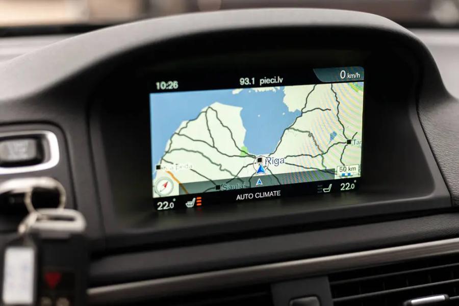 Melns Volvo V70 2016 Rīga, ar dzinēja tilpumu 2.00 L un nobraukumu 213 tūkst. km par 8595 €, foto 14 vietnē AUTOMOTO.COM.LV
