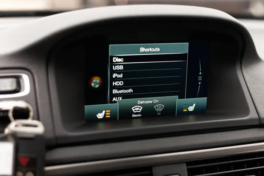 Melns Volvo V70 2016 Rīga, ar dzinēja tilpumu 2.00 L un nobraukumu 213 tūkst. km par 8595 €, foto 15 vietnē AUTOMOTO.COM.LV