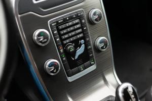 Melns Volvo V70 2016 Rīga, ar dzinēja tilpumu 2.00 L un nobraukumu 213 tūkst. km par 8595 €, foto 16 vietnē AUTOMOTO.COM.LV