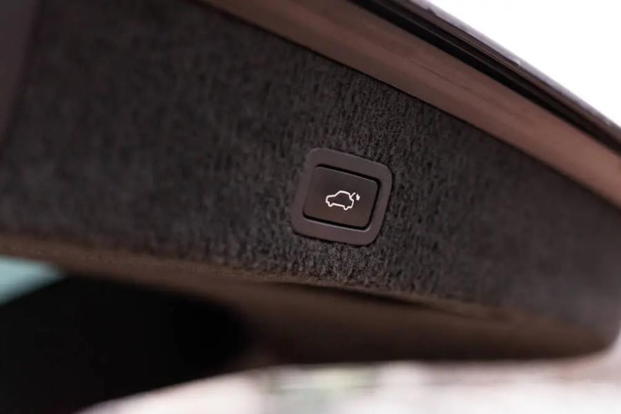 Melns Volvo V70 2016 Rīga, ar dzinēja tilpumu 2.00 L un nobraukumu 213 tūkst. km par 8595 €, foto 19 vietnē AUTOMOTO.COM.LV