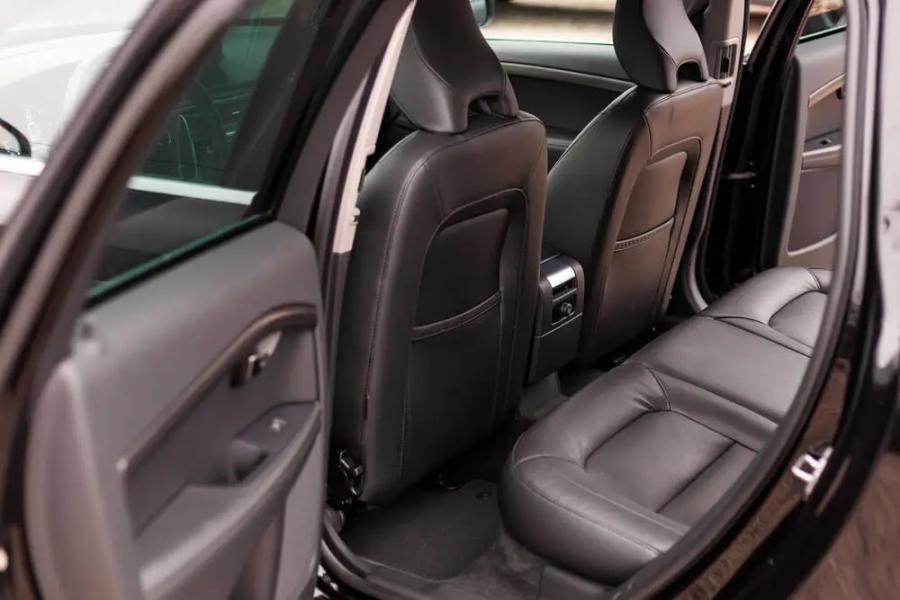 Melns Volvo V70 2016 Rīga, ar dzinēja tilpumu 2.00 L un nobraukumu 213 tūkst. km par 8595 €, foto 20 vietnē AUTOMOTO.COM.LV
