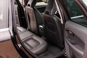 Melns Volvo V70 2016 Rīga, ar dzinēja tilpumu 2.00 L un nobraukumu 213 tūkst. km par 8595 €, foto 23 vietnē AUTOMOTO.COM.LV