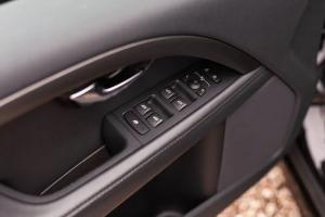 Melns Volvo V70 2016 Rīga, ar dzinēja tilpumu 2.00 L un nobraukumu 213 tūkst. km par 8595 €, foto 25 vietnē AUTOMOTO.COM.LV