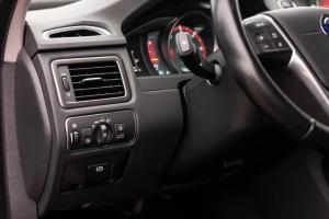 Melns Volvo V70 2016 Rīga, ar dzinēja tilpumu 2.00 L un nobraukumu 213 tūkst. km par 8595 €, foto 26 vietnē AUTOMOTO.COM.LV