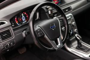 Melns Volvo V70 2016 Rīga, ar dzinēja tilpumu 2.00 L un nobraukumu 213 tūkst. km par 8595 €, foto 27 vietnē AUTOMOTO.COM.LV