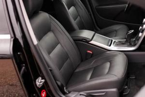 Melns Volvo V70 2016 Rīga, ar dzinēja tilpumu 2.00 L un nobraukumu 213 tūkst. km par 8595 €, foto 30 vietnē AUTOMOTO.COM.LV