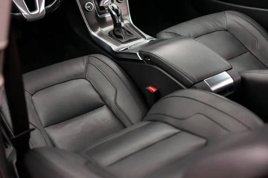 Melns Volvo V70 2016 Rīga, ar dzinēja tilpumu 2.00 L un nobraukumu 213 tūkst. km par 8595 €, foto 32 vietnē AUTOMOTO.COM.LV
