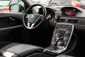 Melns Volvo V70 2016 Rīga, ar dzinēja tilpumu 2.00 L un nobraukumu 213 tūkst. km par 8595 €, foto 33 vietnē AUTOMOTO.COM.LV