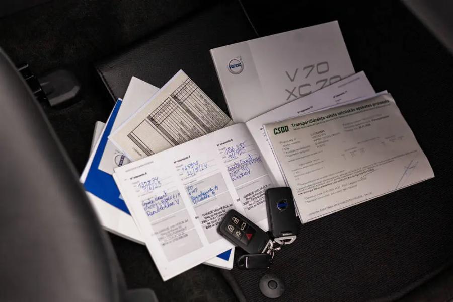 Melns Volvo V70 2016 Rīga, ar dzinēja tilpumu 2.00 L un nobraukumu 213 tūkst. km par 8595 €, foto 35 vietnē AUTOMOTO.COM.LV