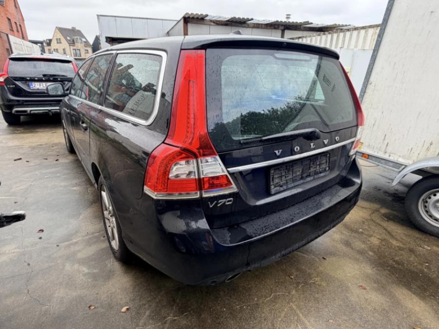Black Volvo V70 2016 in Riga, with an engine capacity of 2.00 L and mileage of 210 thousand km for 8495 €, photo 3 on AUTOMOTO.COM.LV