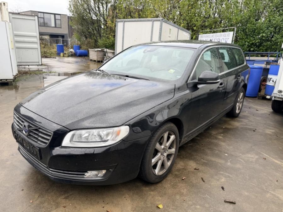 Black Volvo V70 2016 in Riga, with an engine capacity of 2.00 L and mileage of 210 thousand km for 8495 €, photo 4 on AUTOMOTO.COM.LV