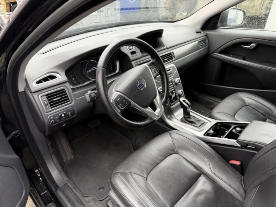 Black Volvo V70 2016 in Riga, with an engine capacity of 2.00 L and mileage of 210 thousand km for 8495 €, photo 6 on AUTOMOTO.COM.LV