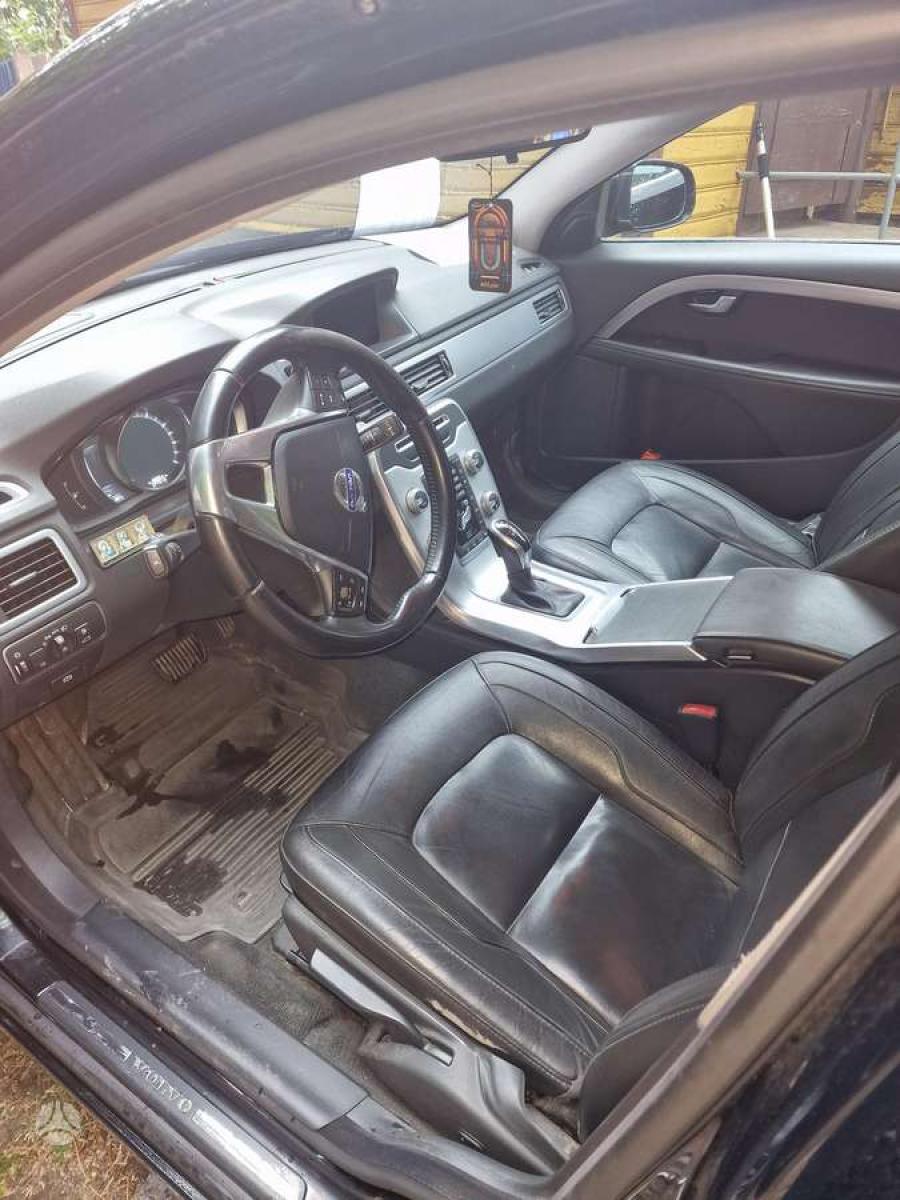 Black Volvo V70 2016 in Vilnius, with an engine capacity of 1.97 L and mileage of 0 thousand km for 5800 €, photo 5 on AUTOMOTO.COM.LV