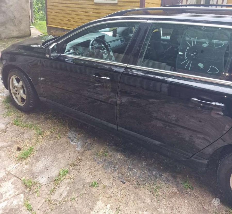 Black Volvo V70 2016 in Vilnius, with an engine capacity of 1.97 L and mileage of 0 thousand km for 5800 €, photo 6 on AUTOMOTO.COM.LV