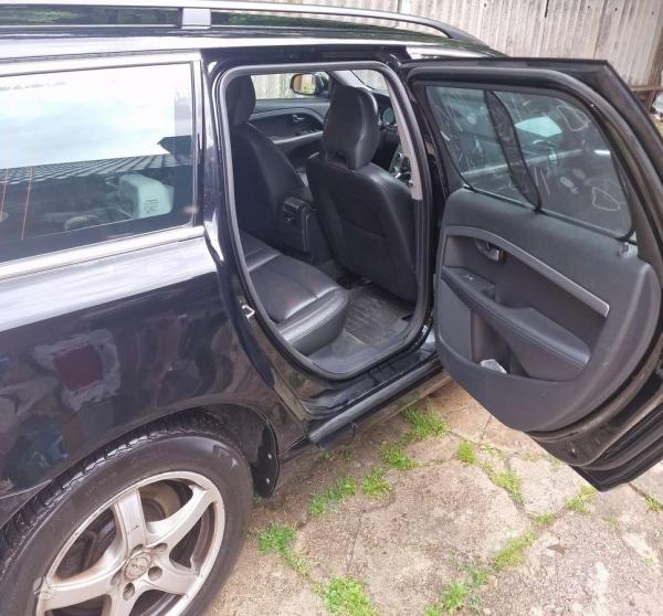 Melns Volvo V70 2016 Viļņa, ar dzinēja tilpumu 1.97 L un nobraukumu 0 tūkst. km par 5800 €, foto 8 vietnē AUTOMOTO.COM.LV
