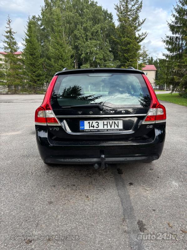 Melns Volvo V70 2016 Narva, ar dzinēja tilpumu 2.00 L un nobraukumu 258 tūkst. km par 8800 €, foto 5 vietnē AUTOMOTO.COM.LV