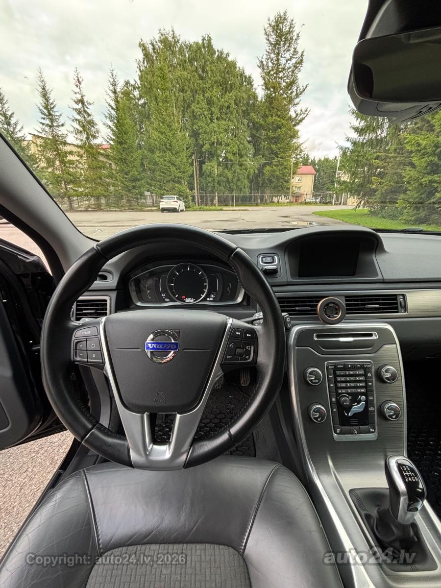Black Volvo V70 2016 in Narva, with an engine capacity of 2.00 L and mileage of 258 thousand km for 8800 €, photo 13 on AUTOMOTO.COM.LV
