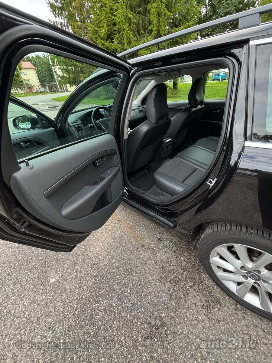 Black Volvo V70 2016 in Narva, with an engine capacity of 2.00 L and mileage of 258 thousand km for 8800 €, photo 14 on AUTOMOTO.COM.LV