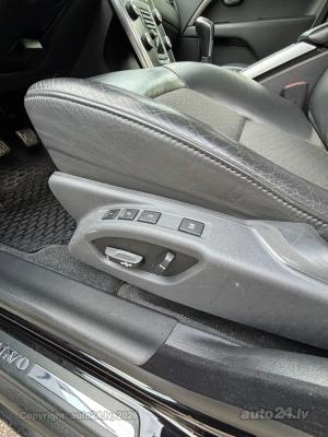 Black Volvo V70 2016 in Narva, with an engine capacity of 2.00 L and mileage of 258 thousand km for 8800 €, photo 15 on AUTOMOTO.COM.LV