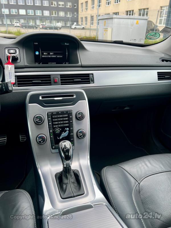 Black Volvo V70 2016 in Tallinn, with an engine capacity of 2.00 L and mileage of 0 thousand km for 9999 €, photo 9 on AUTOMOTO.COM.LV
