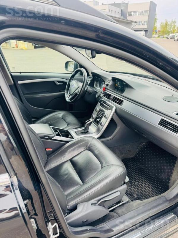 Black Volvo V70 2016 in Riga, with an engine capacity of 2.00 L and mileage of 217 thousand km for 6300 €, photo 8 on AUTOMOTO.COM.LV