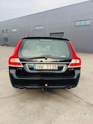 Black Volvo V70 2016 in Riga, with an engine capacity of 2.00 L and mileage of 217 thousand km for 5800 €, photo 6 on AUTOMOTO.COM.LV