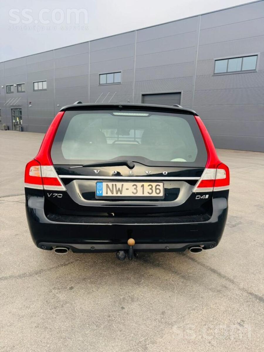 Black Volvo V70 2016 in Riga, with an engine capacity of 2.00 L and mileage of 217 thousand km for 5800 €, photo 6 on AUTOMOTO.COM.LV