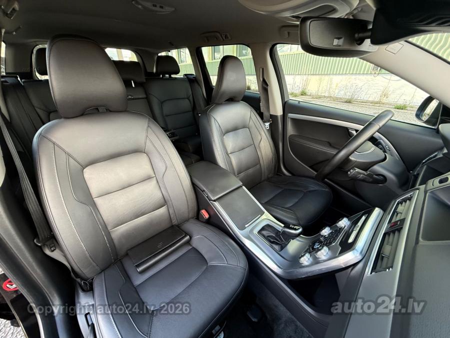Melns Volvo V70 2016 Tartu, ar dzinēja tilpumu 2.00 L un nobraukumu 214 tūkst. km par 9499 €, foto 19 vietnē AUTOMOTO.COM.LV