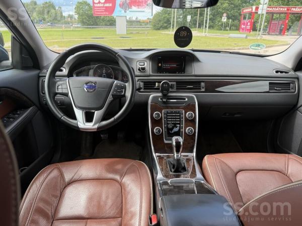 Black Volvo V70 2017 in Riga, with an engine capacity of 2.00 L and mileage of 280 thousand km for 9500 €, photo 7 on AUTOMOTO.COM.LV