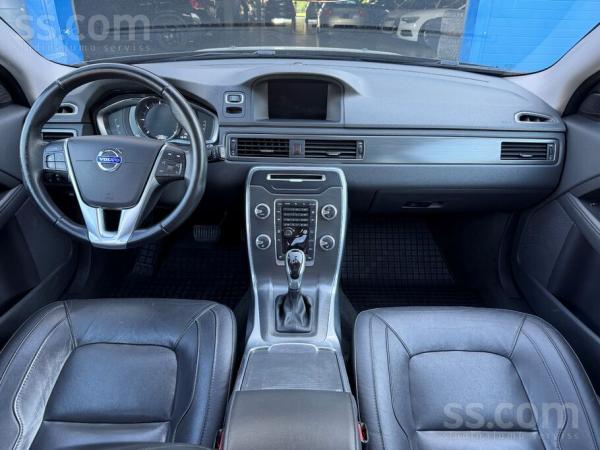 Black Volvo V70 2017 in Riga, with an engine capacity of 2.00 L and mileage of 370 thousand km for 7900 €, photo 4 on AUTOMOTO.COM.LV