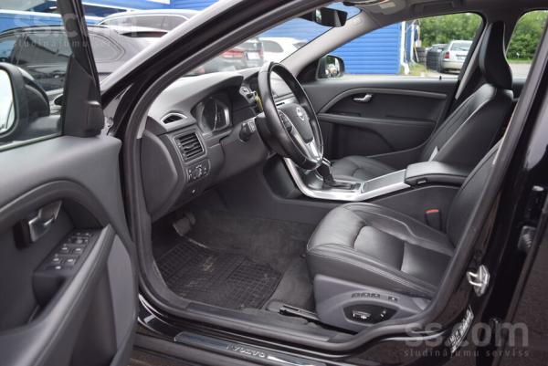 Black Volvo V70 2017 in Riga, with an engine capacity of 2.00 L and mileage of 370 thousand km for 7500 €, photo 4 on AUTOMOTO.COM.LV