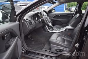 Black Volvo V70 2017 in Riga, with an engine capacity of 2.00 L and mileage of 370 thousand km for 7500 €, photo 4 on AUTOMOTO.COM.LV