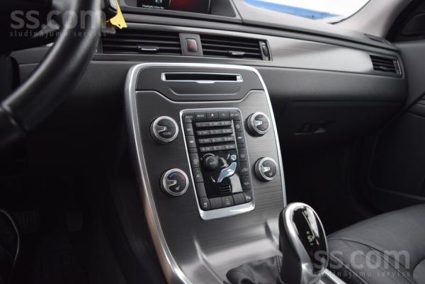 Black Volvo V70 2017 in Riga, with an engine capacity of 2.00 L and mileage of 370 thousand km for 7500 €, photo 6 on AUTOMOTO.COM.LV