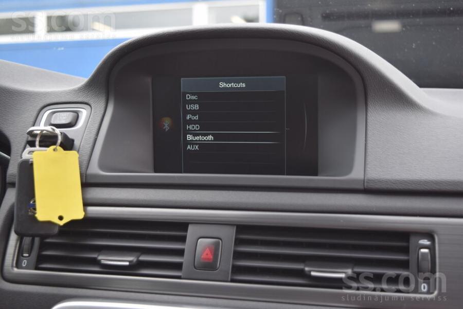 Black Volvo V70 2017 in Riga, with an engine capacity of 2.00 L and mileage of 370 thousand km for 7500 €, photo 7 on AUTOMOTO.COM.LV