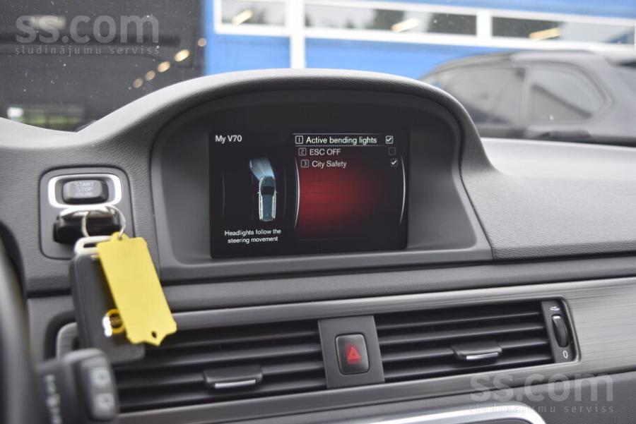 Black Volvo V70 2017 in Riga, with an engine capacity of 2.00 L and mileage of 370 thousand km for 7500 €, photo 8 on AUTOMOTO.COM.LV