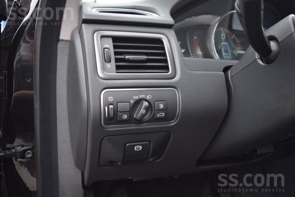 Black Volvo V70 2017 in Riga, with an engine capacity of 2.00 L and mileage of 370 thousand km for 7500 €, photo 11 on AUTOMOTO.COM.LV