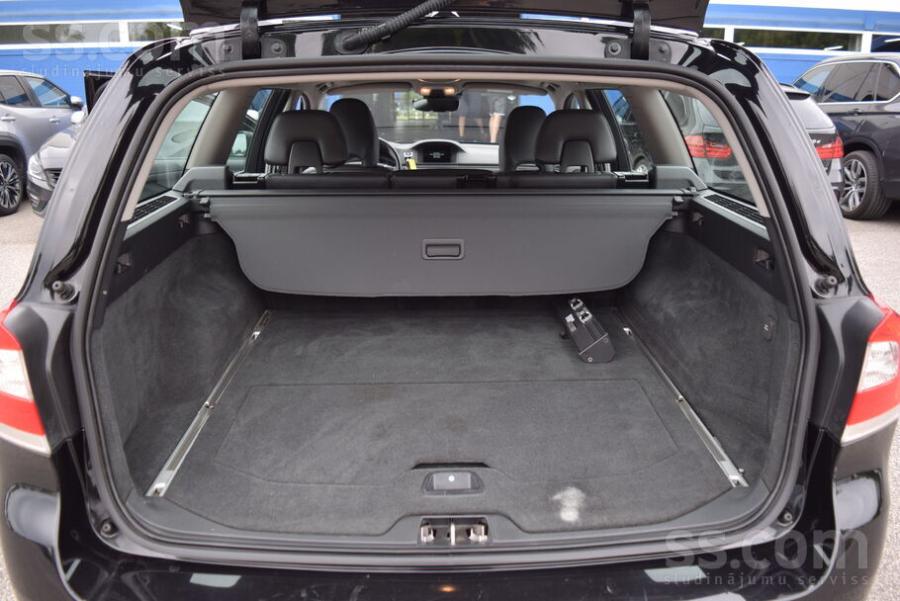 Black Volvo V70 2017 in Riga, with an engine capacity of 2.00 L and mileage of 370 thousand km for 7500 €, photo 14 on AUTOMOTO.COM.LV