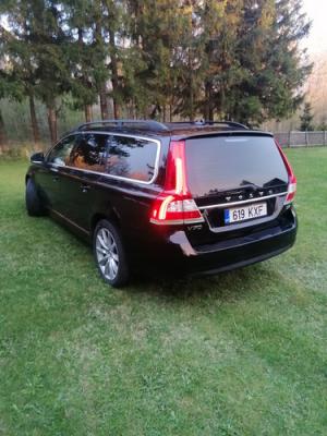 Black Volvo V70 2017 in Tallinn, with an engine capacity of 2.00 L and mileage of 250 thousand km for 8900 €, photo 3 on AUTOMOTO.COM.LV