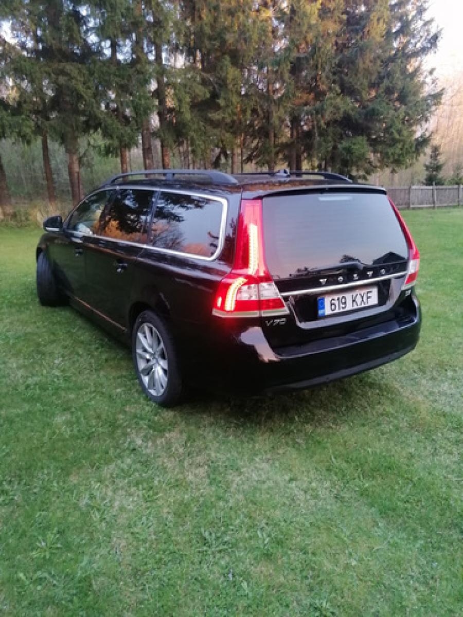 Black Volvo V70 2017 in Tallinn, with an engine capacity of 2.00 L and mileage of 250 thousand km for 8900 €, photo 3 on AUTOMOTO.COM.LV