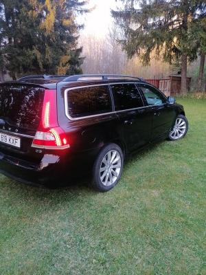 Black Volvo V70 2017 in Tallinn, with an engine capacity of 2.00 L and mileage of 250 thousand km for 8900 €, photo 14 on AUTOMOTO.COM.LV
