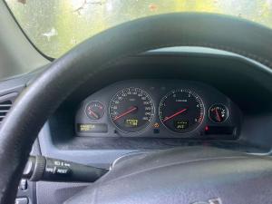 Black Volvo V70 2020 in Vilnius, with an engine capacity of 2.40 L and mileage of 380 thousand km for 1290 €, photo 6 on AUTOMOTO.COM.LV