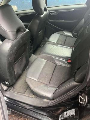 Black Volvo V70 2020 in Vilnius, with an engine capacity of 2.40 L and mileage of 380 thousand km for 1290 €, photo 9 on AUTOMOTO.COM.LV