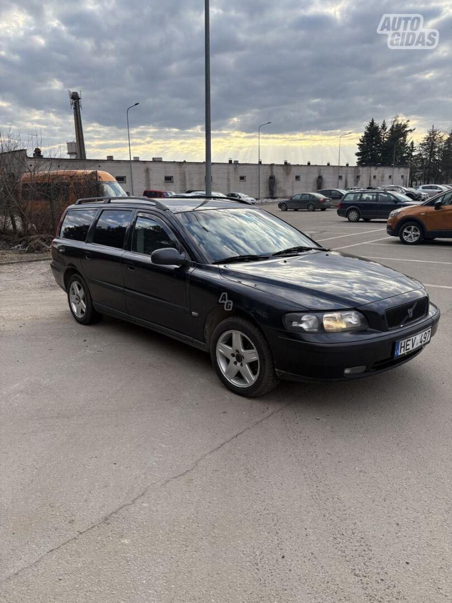 Melns Volvo V70 2023 Viļņa, ar dzinēja tilpumu 2.40 L un nobraukumu 427 tūkst. km par 930 €, foto 3 vietnē AUTOMOTO.COM.LV