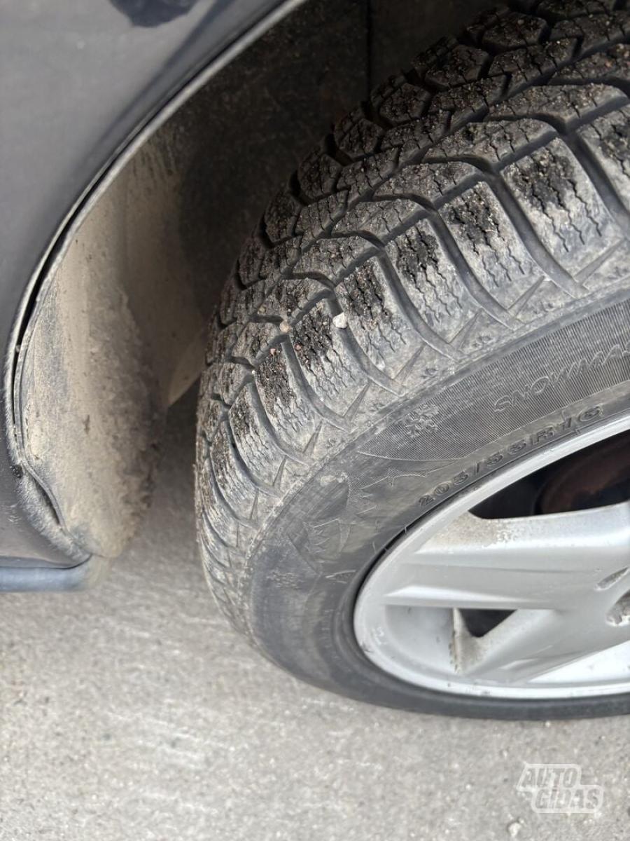 Melns Volvo V70 2023 Viļņa, ar dzinēja tilpumu 2.40 L un nobraukumu 427 tūkst. km par 930 €, foto 7 vietnē AUTOMOTO.COM.LV