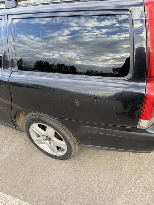 Black Volvo V70 2023 in Vilnius, with an engine capacity of 2.40 L and mileage of 427 thousand km for 930 €, photo 7 on AUTOMOTO.COM.LV