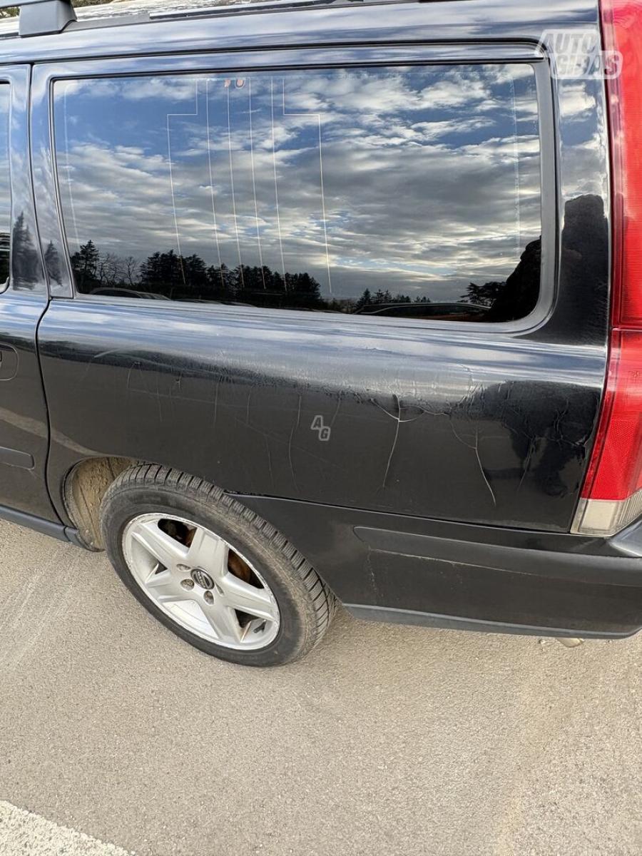 Melns Volvo V70 2023 Viļņa, ar dzinēja tilpumu 2.40 L un nobraukumu 427 tūkst. km par 930 €, foto 8 vietnē AUTOMOTO.COM.LV