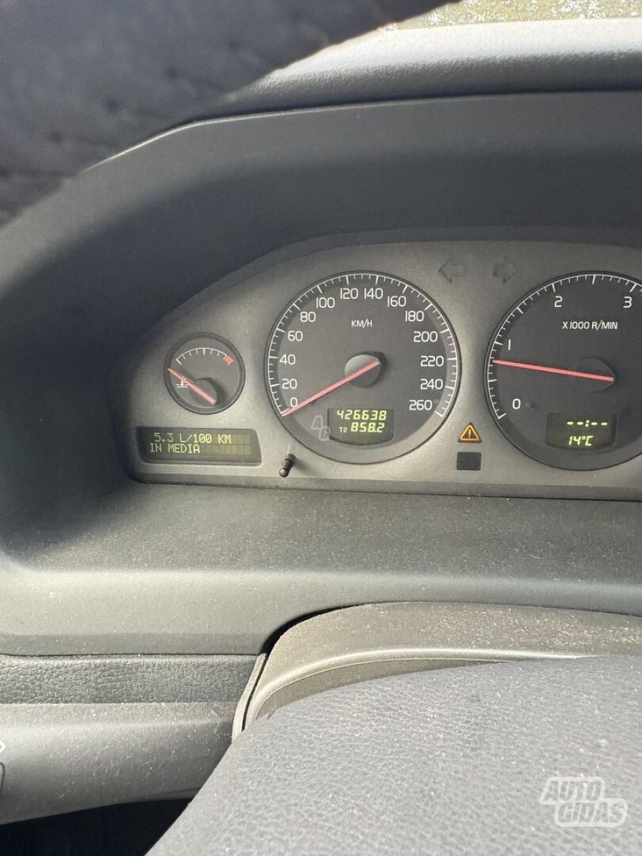 Melns Volvo V70 2023 Viļņa, ar dzinēja tilpumu 2.40 L un nobraukumu 427 tūkst. km par 930 €, foto 10 vietnē AUTOMOTO.COM.LV
