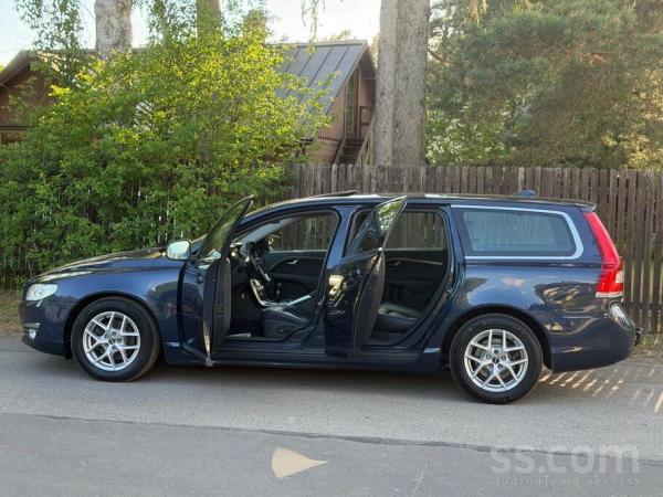 Синий Вольво В70 2015 в Рига, объемом двигателя 1.60 л и пробегом 171 тыс. км за 6999 €, фото 2 на AUTOMOTO.COM.LV