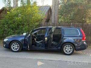 Blue Volvo V70 2015 in Riga, with an engine capacity of 1.60 L and mileage of 171 thousand km for 6999 €, photo 3 on AUTOMOTO.COM.LV